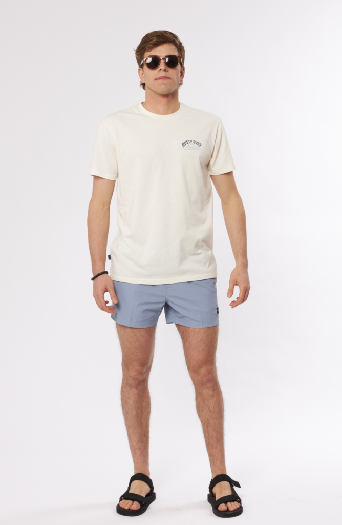 Remera Rusty modelo Naim, color crema – FashionPoint