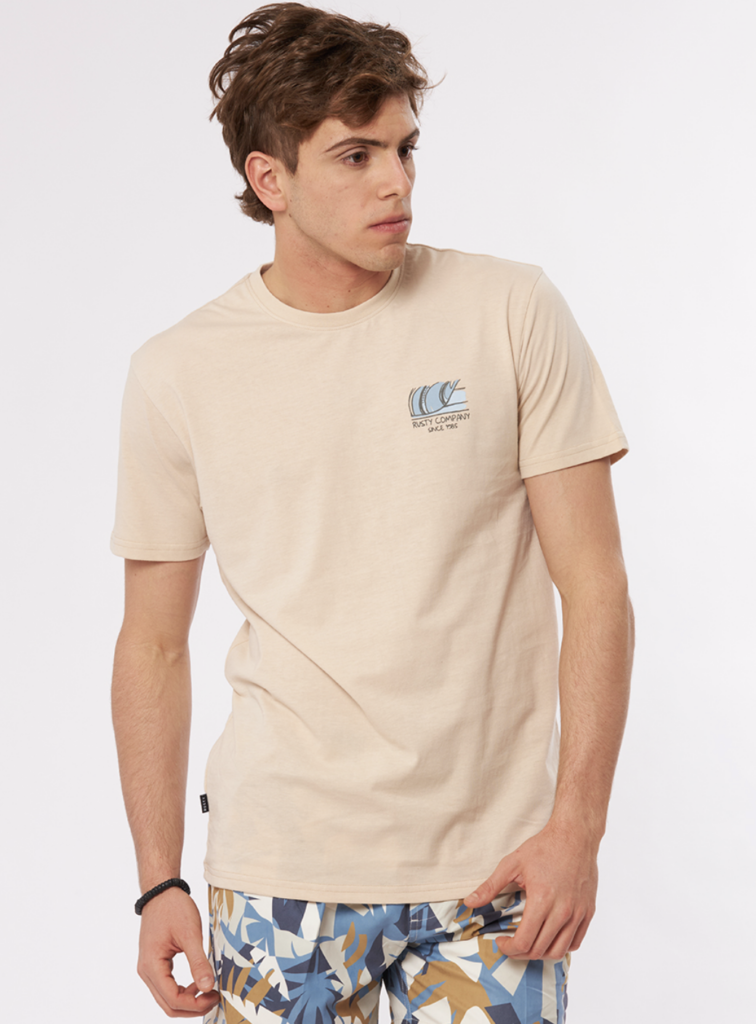 Remera Rusty modelo Ucal, color crema – FashionPoint